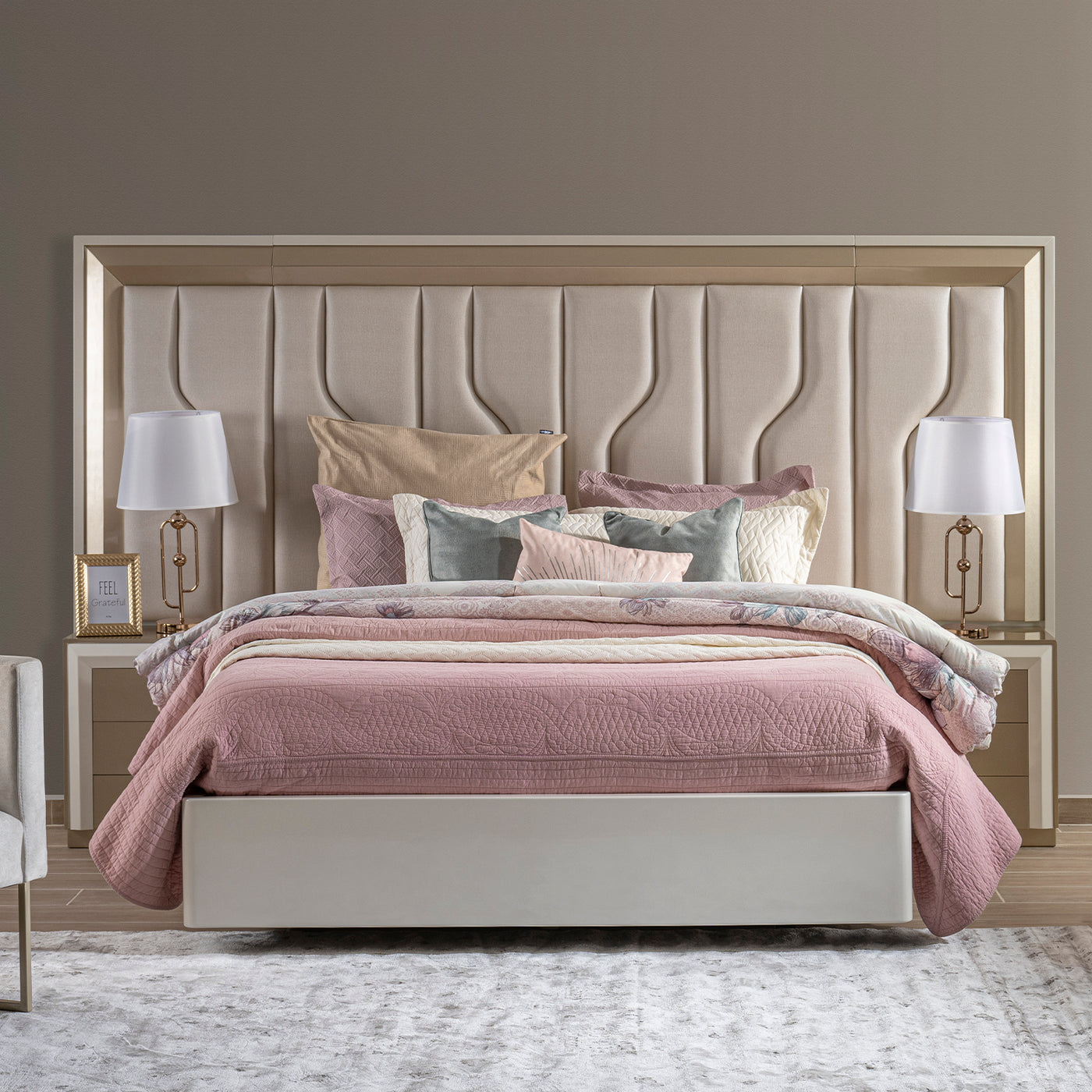 Recámara Queen Barrett Beige Perla,Champaña — Muebles Jamar Panamá